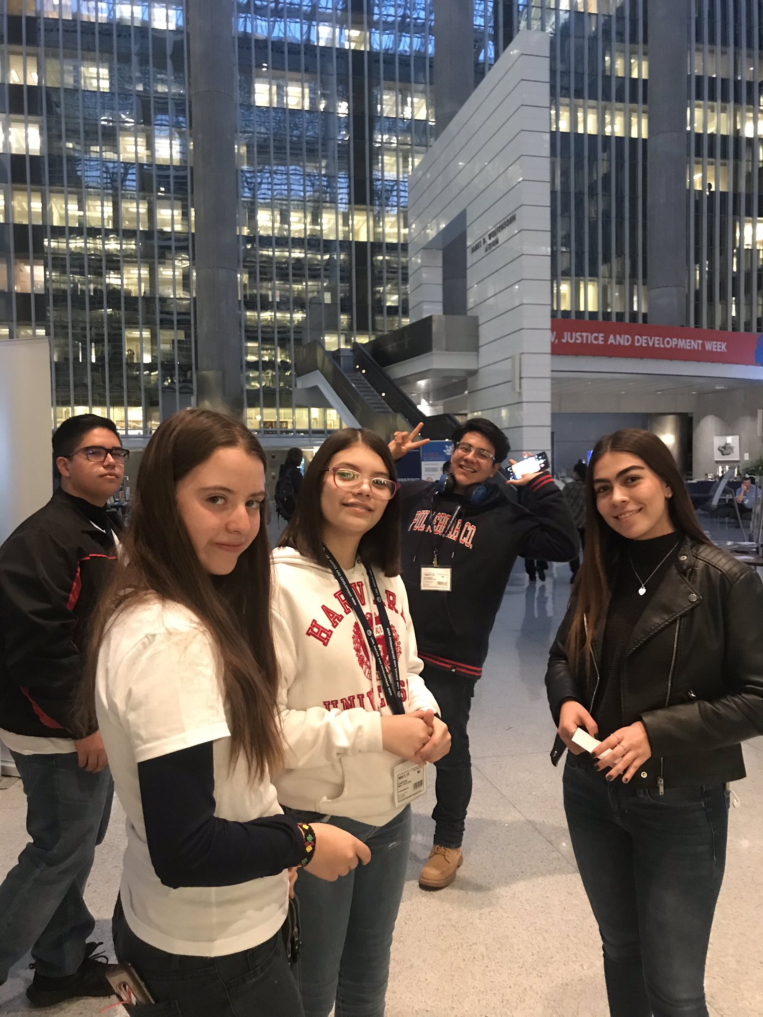 Equipo Mexicano gana hackathon en Washigton D.C. | ServiciosRawr